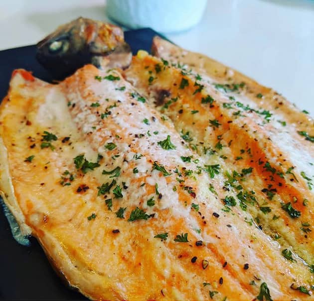 Receta de TRUCHA al AJILLO en Freidora de Aire [Fácil y Rápida]