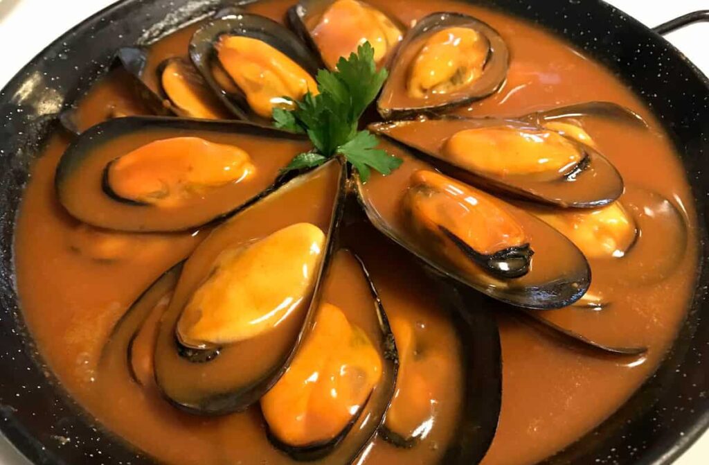 Mejillones a la marinera en freidora de aire. Receta fácil y rápida