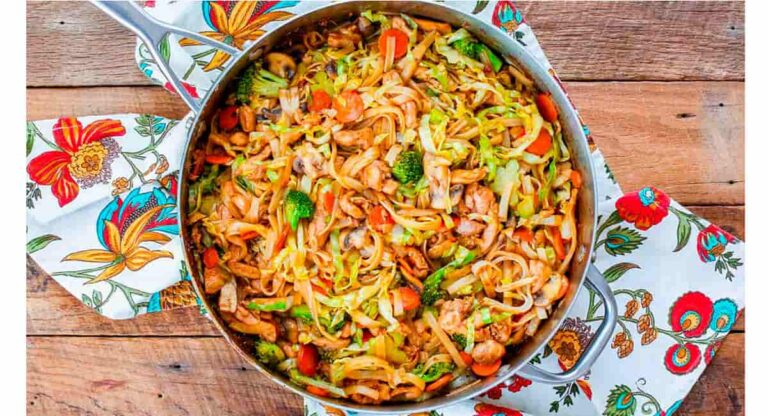 Tallarines con pollo y verduras Wok [Receta fácil]